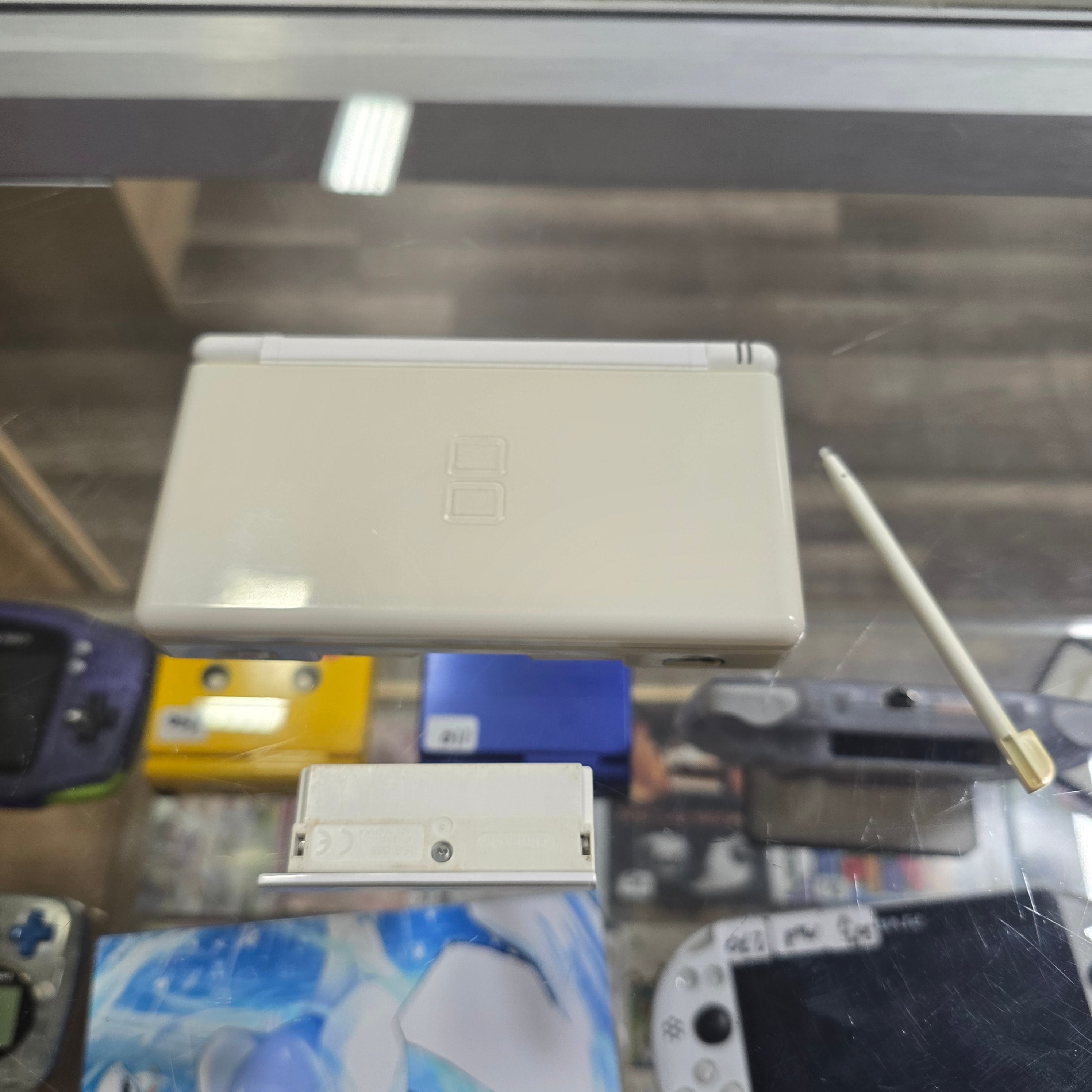 White Nintendo DS Lite Handheld System with Charger (Yellow Screen ...